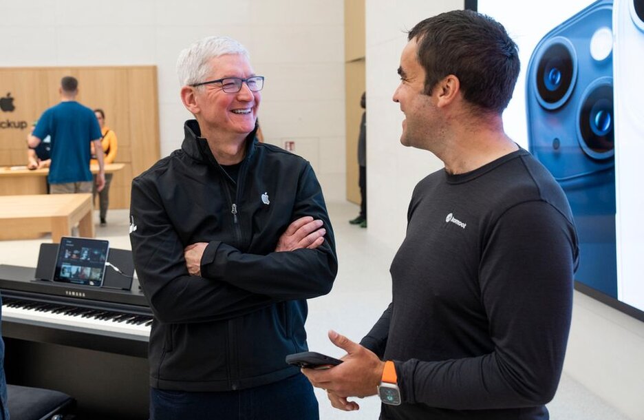 Apple-Chef Tim Cook zu Besuch in Berlin | komoot.business